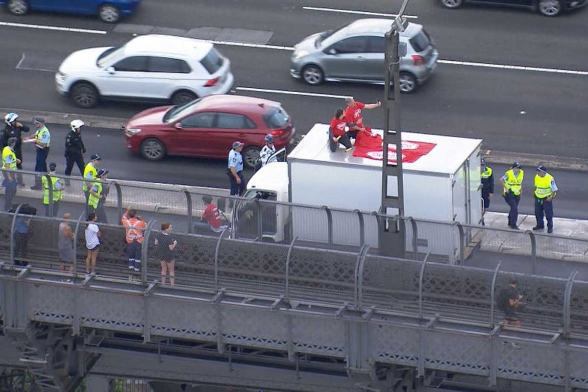 Police News: Four arrested after Sydney Harbour Bridge peak hour ...