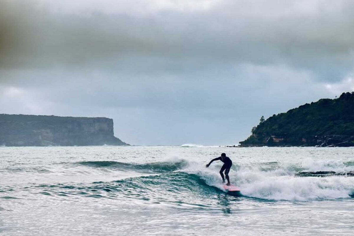 Surfs Up: Rare weather event sees Balmoral Beach pumping - and surfers ...